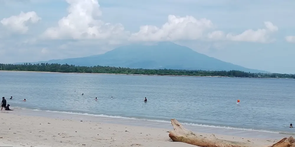 Bagus Beach Kalianda: Pesona Pantai Tropis di Lampung Selatan • Lamsel.COM